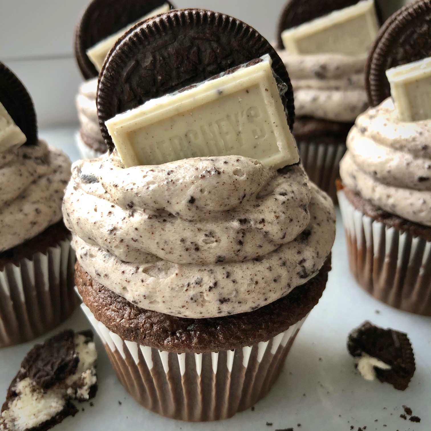 Chocolate Cookies And Cream Cupcakes